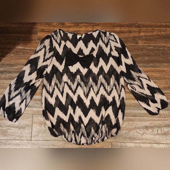 Lavish | Tops | Chevron Blouse | Poshmark